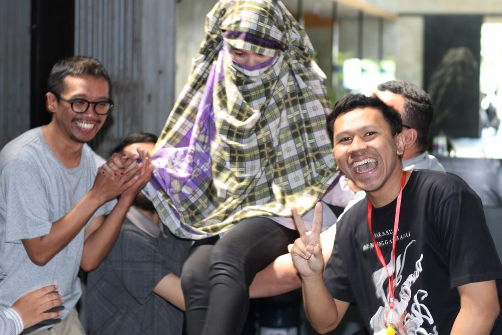 Play Saturday: Asoy Geboy Games - 24Slides